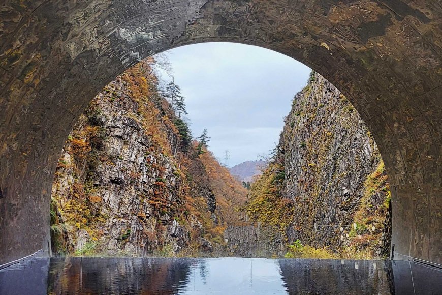Tunnel of Light at Kiyotsu Gorge in Niigata - Nipino.com - Bridging ...
